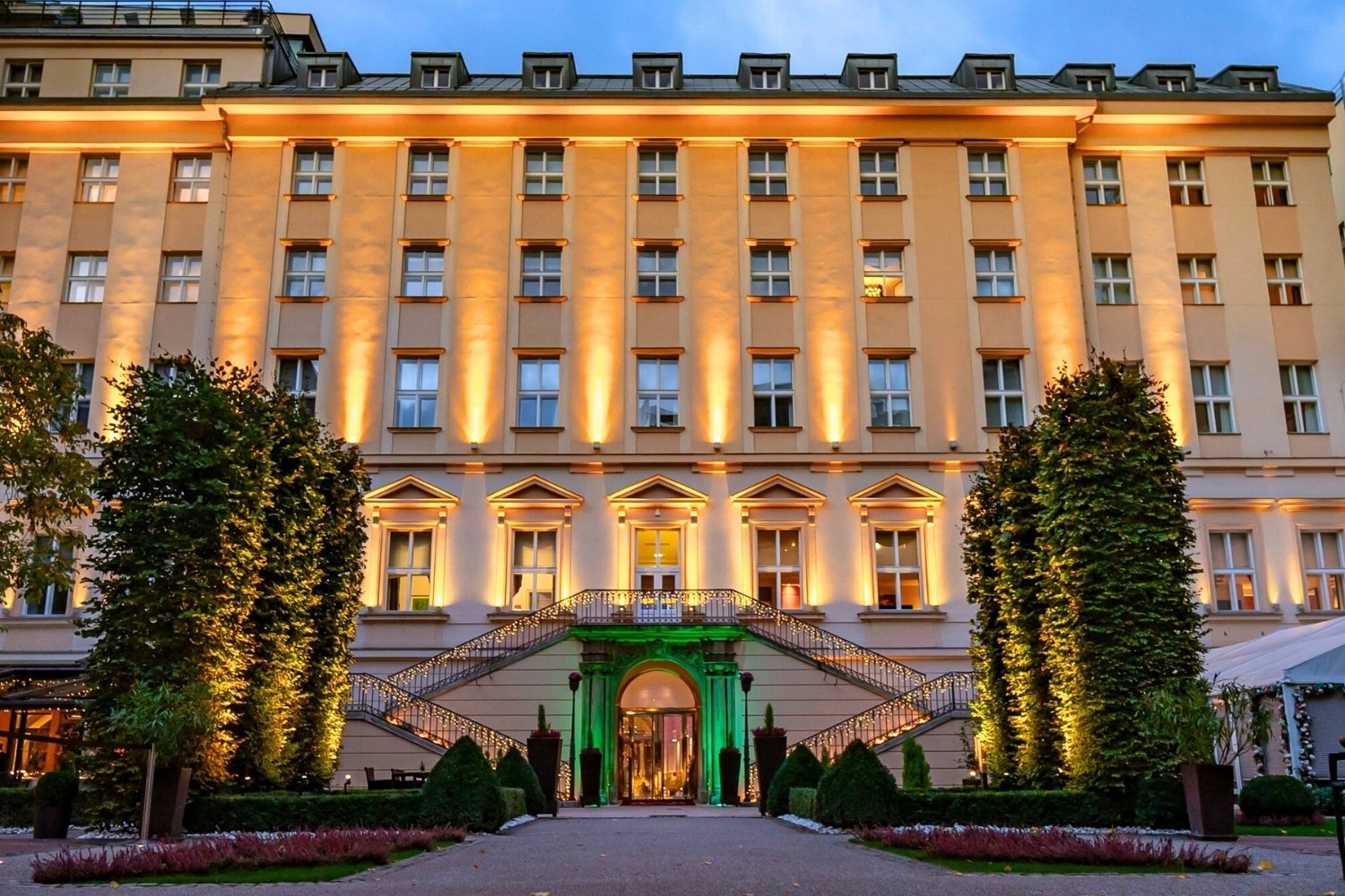 Luxury Hotels & Resorts Collection - Billion Destinations